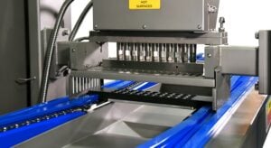 NEW: ServoForm™ Mini+ with mould lift for viscous or filled products ...